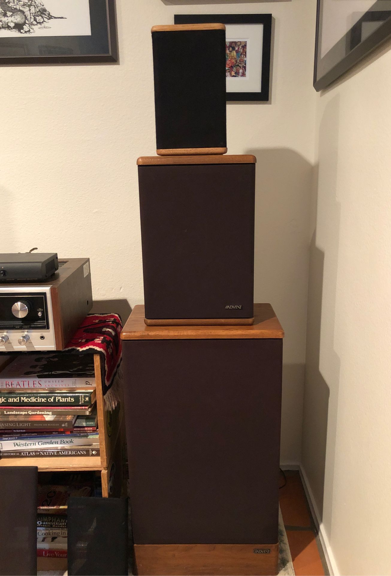 Vintage Advent stereo speaker stack for Sale in Scottsdale, AZ - OfferUp