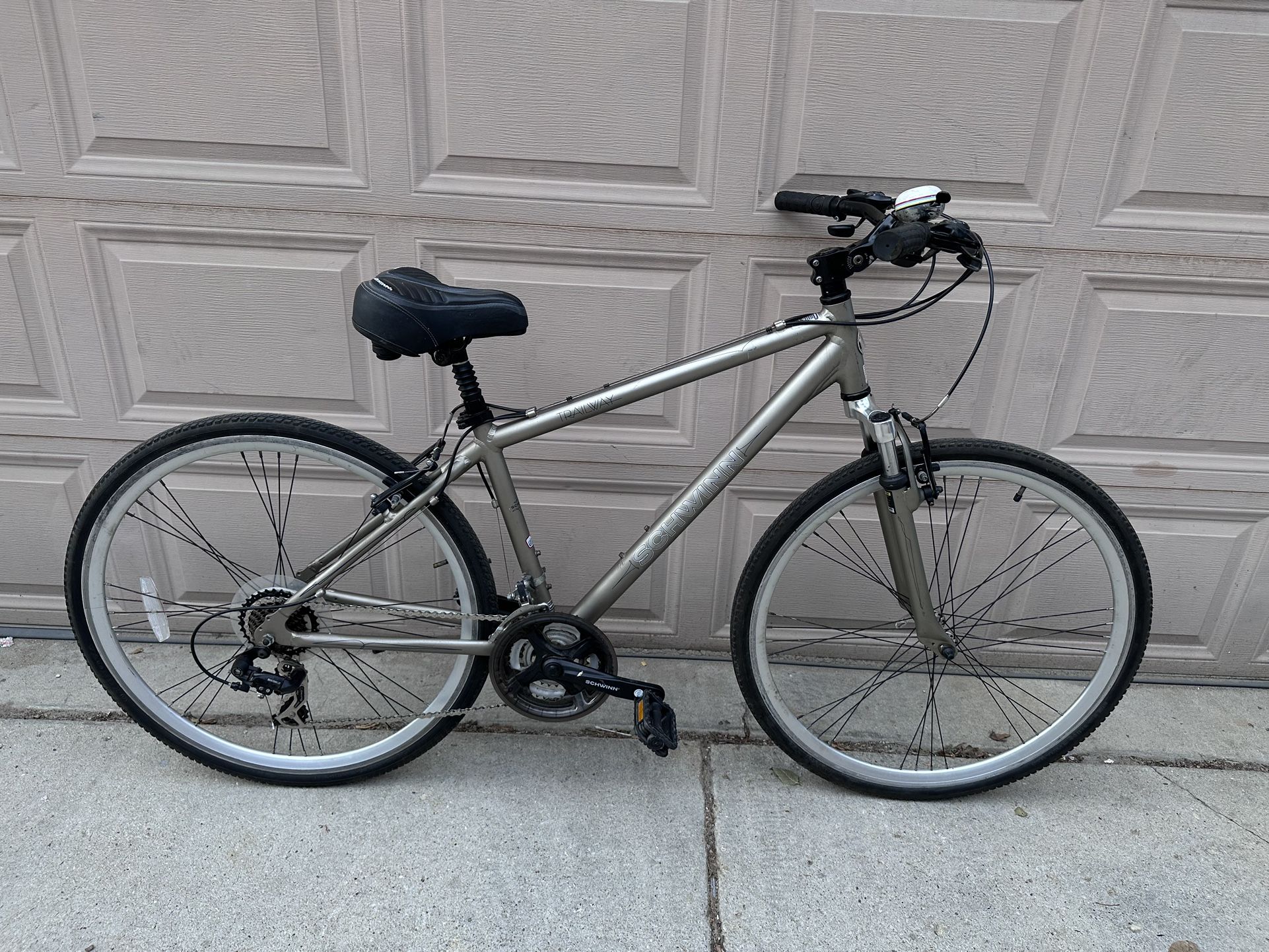 Schwinn TrailWay Aluminum Hybrid City Commuter Bike Lightweight Urban ...