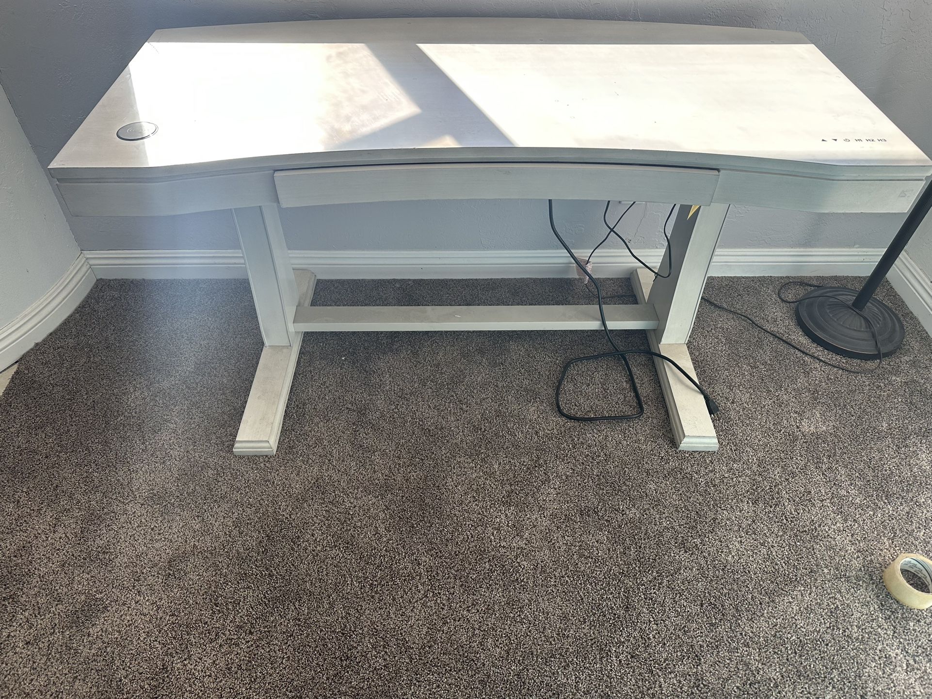 Adjustable Desk Costco for Sale in Spring Valley, CA - OfferUp