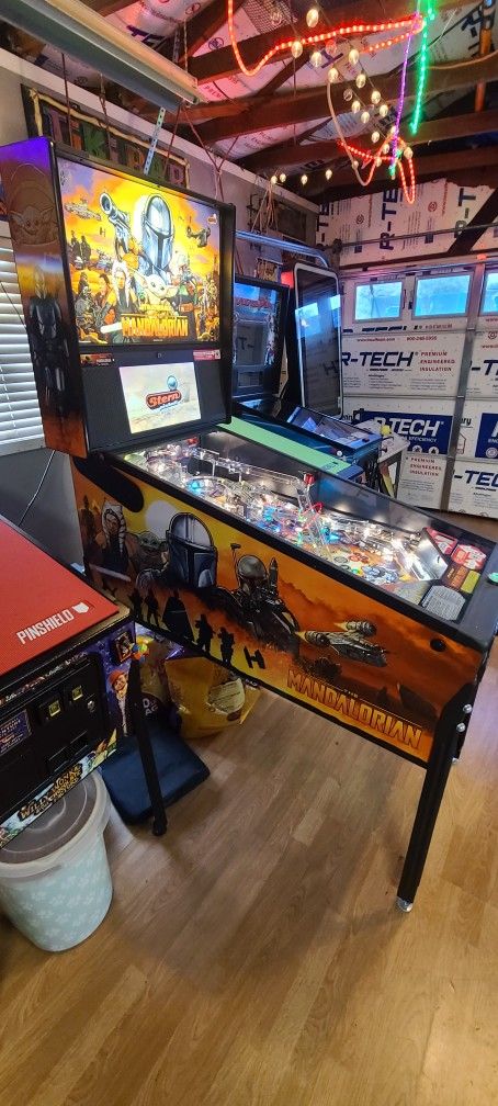 Stern Mandalorian Pro pinball Machine Excellent Condition Takes ...