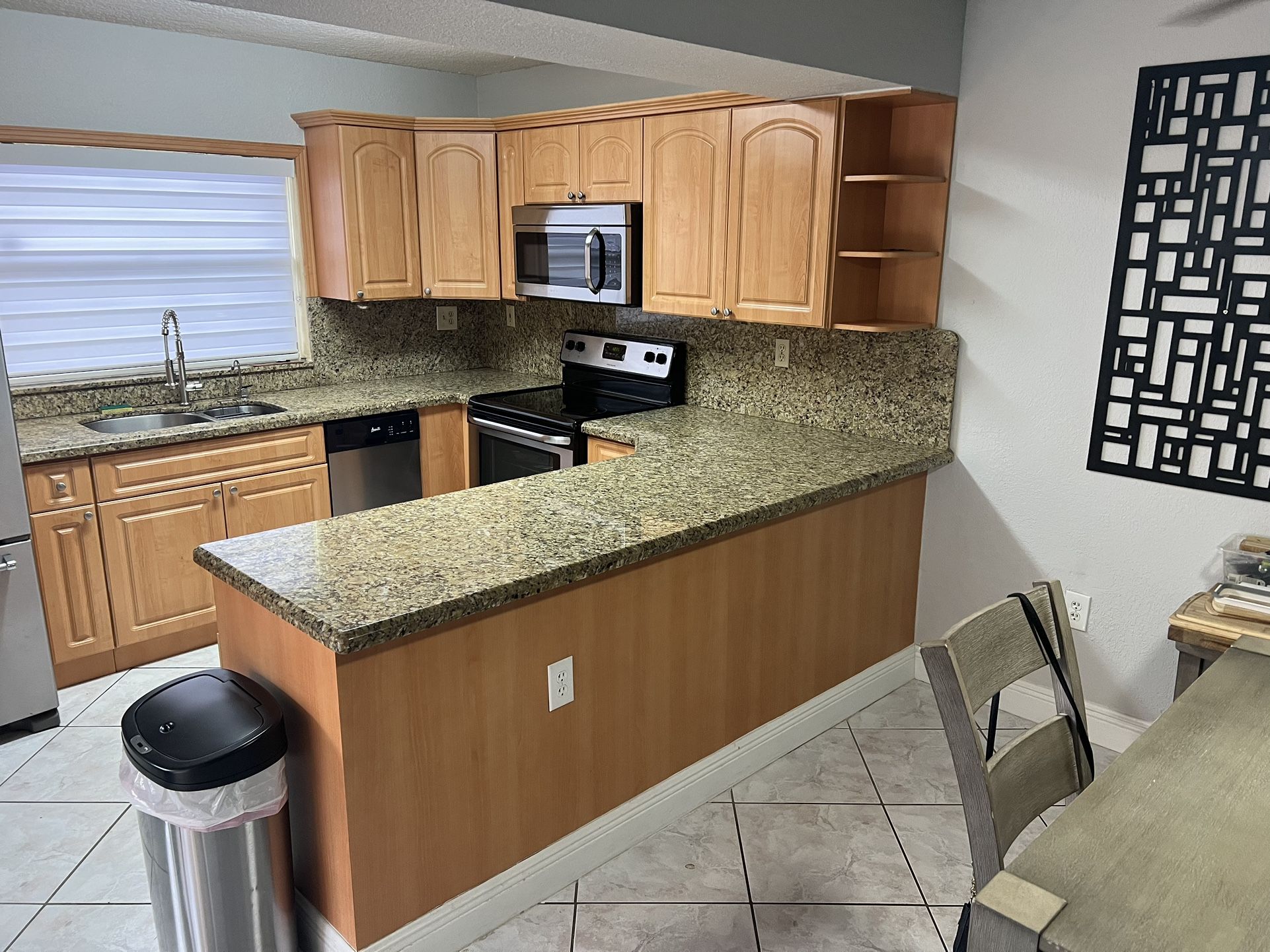 Appliances - Dishwasher And microwave for Sale in Miami, FL - OfferUp