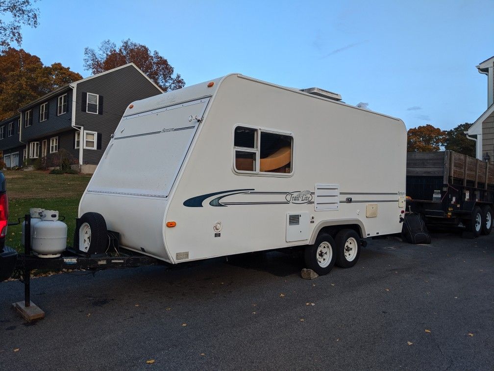 2000 trail-lite bantam b19 hybrid camper for Sale in Seekonk, MA - OfferUp