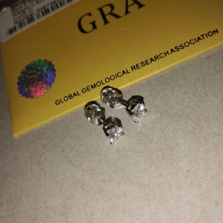 S925 Diamond Moissanite Earrings for Sale in San Antonio, TX - OfferUp