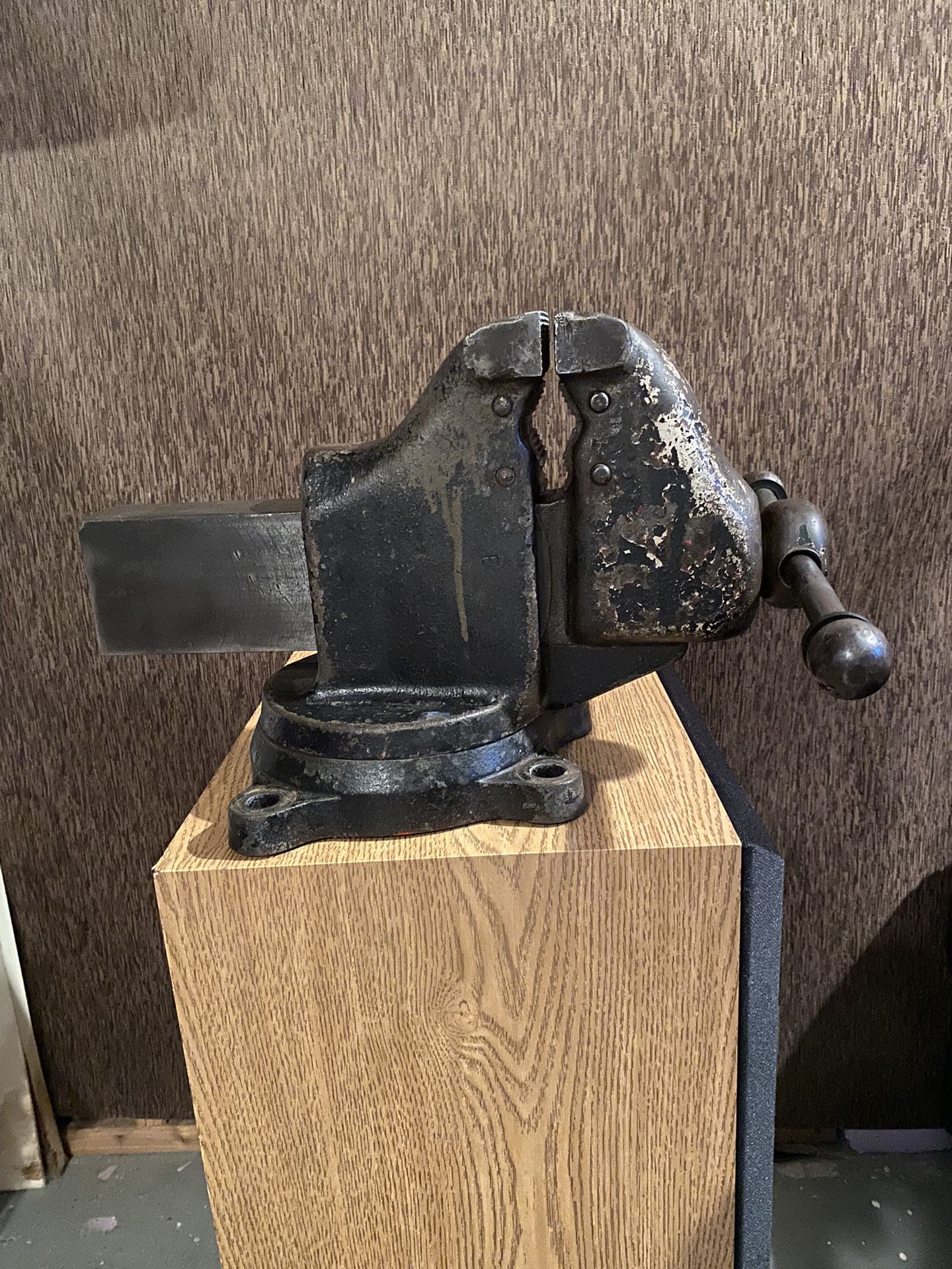 Vintage Reed No.1C Swivel Bench Vise 3 1/2" Jaw 52 Pounds for Sale in ...