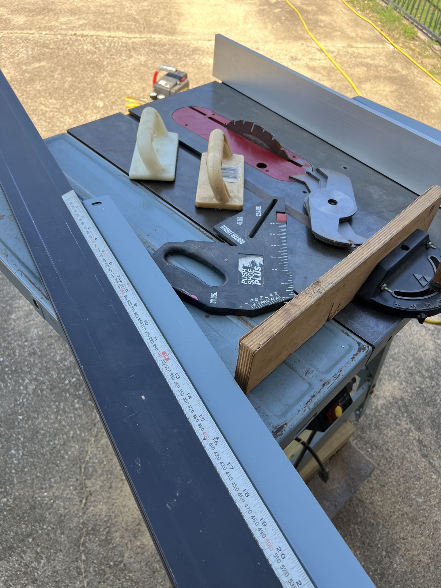 Delta 10” Contractor Table Saw for Sale in Dallas, TX - OfferUp