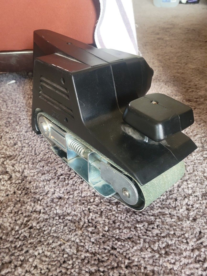 Black And Decker Basic Belt Sander for Sale in Laughlin, NV - OfferUp