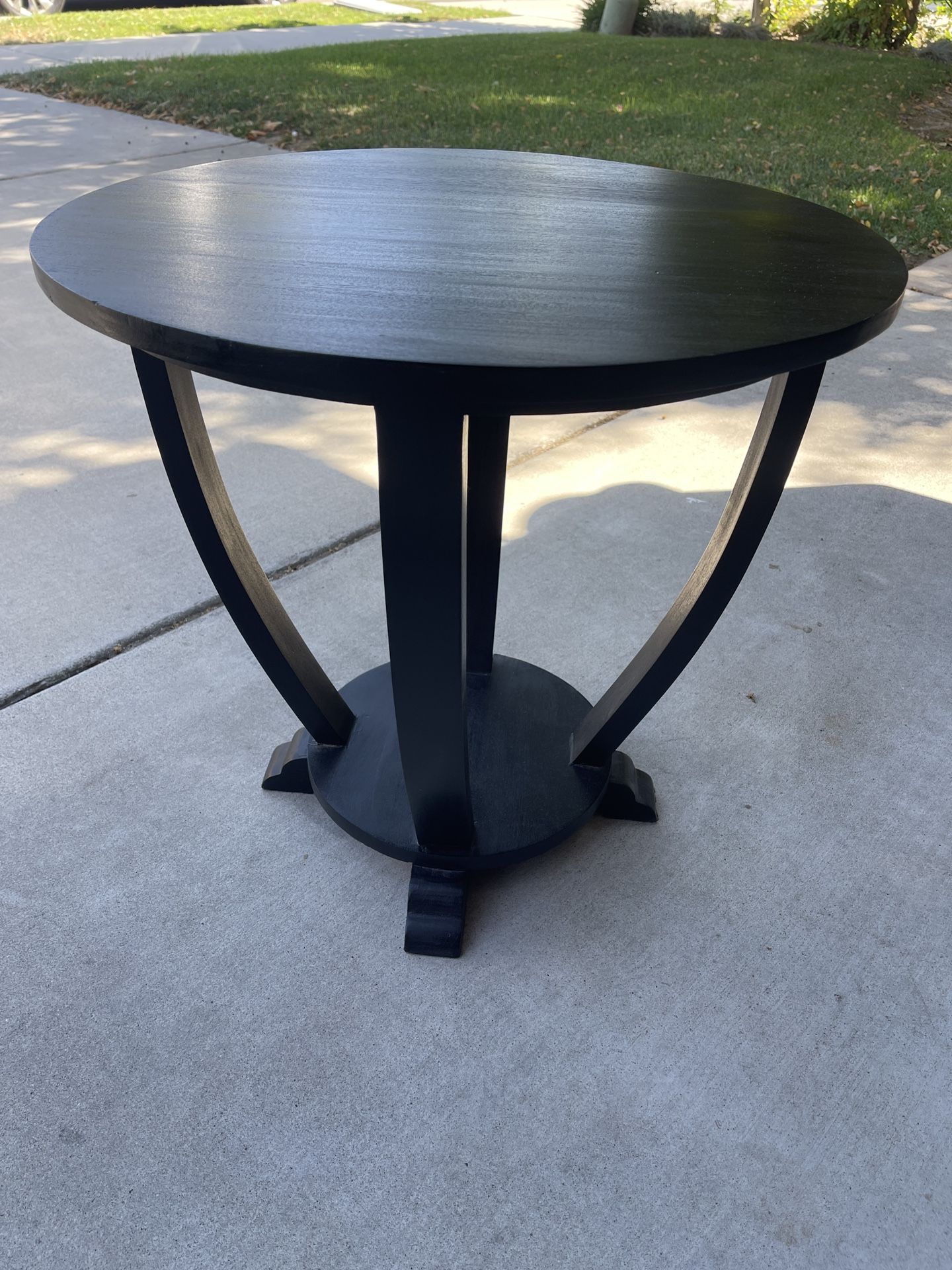Round Table $20 for Sale in Visalia, CA - OfferUp