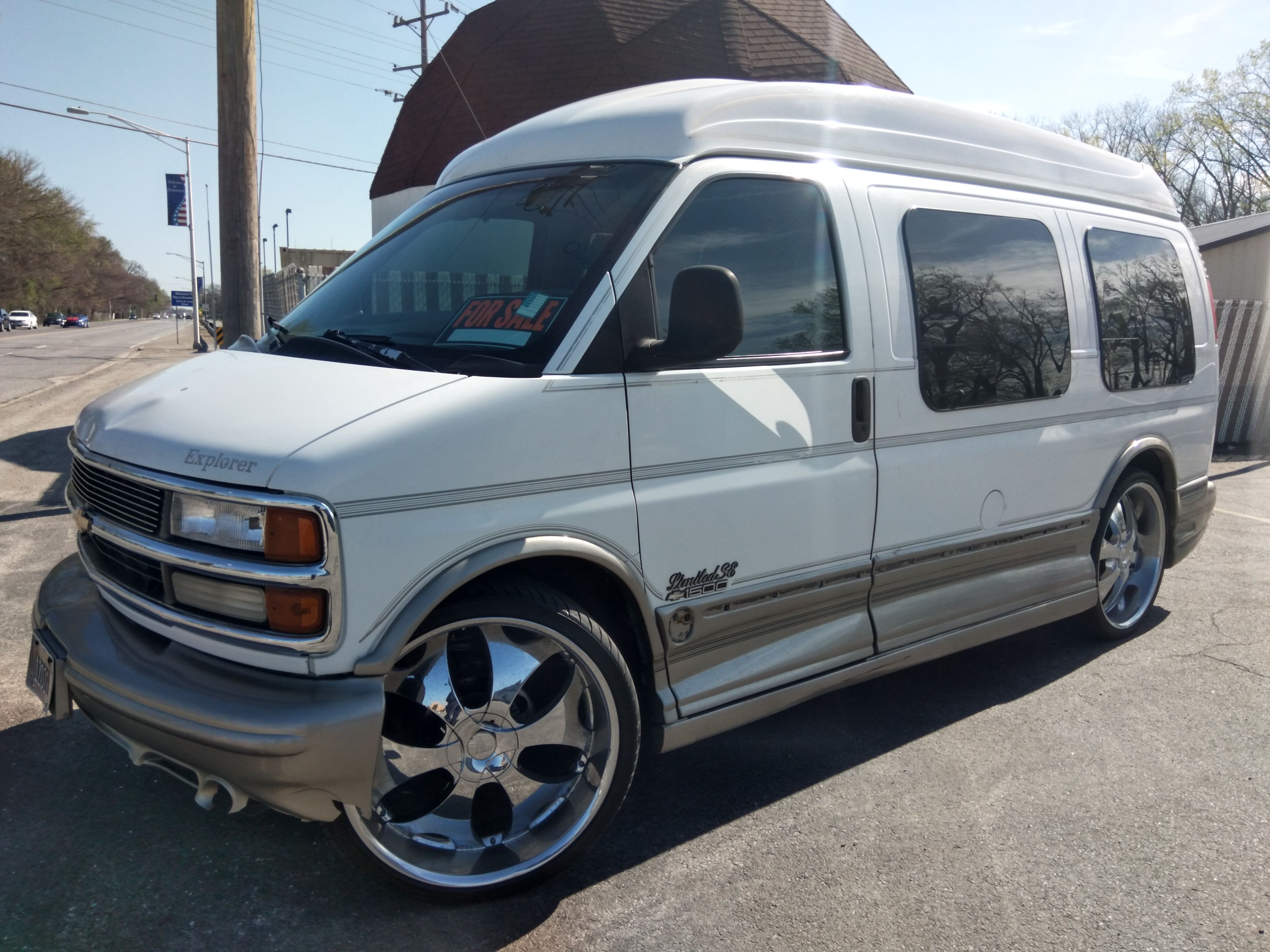 2000 Chevrolet Express for Sale in Oak Lawn, IL - OfferUp