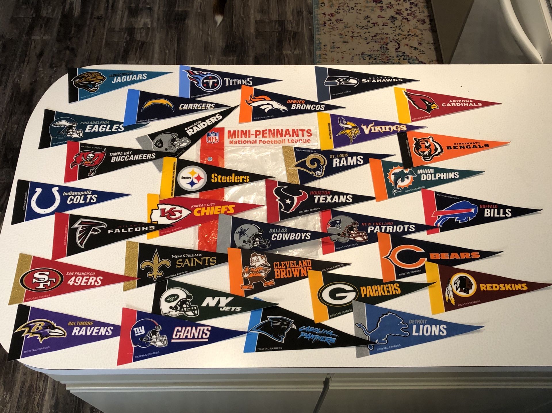 NFL Complete set of all 32 football teams banner pennant flags brand ...