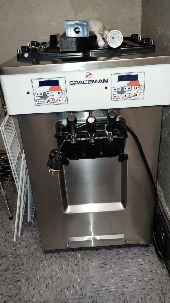 Spaceman Soft Serve Ice Cream Machine for Sale in Coshocton, OH - OfferUp