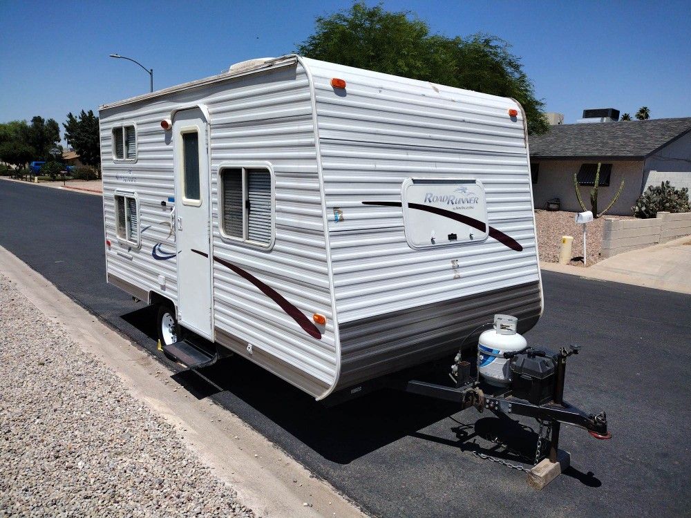 2004 Road Runner Travel trailer 18 Foot for Sale in Phoenix, AZ - OfferUp
