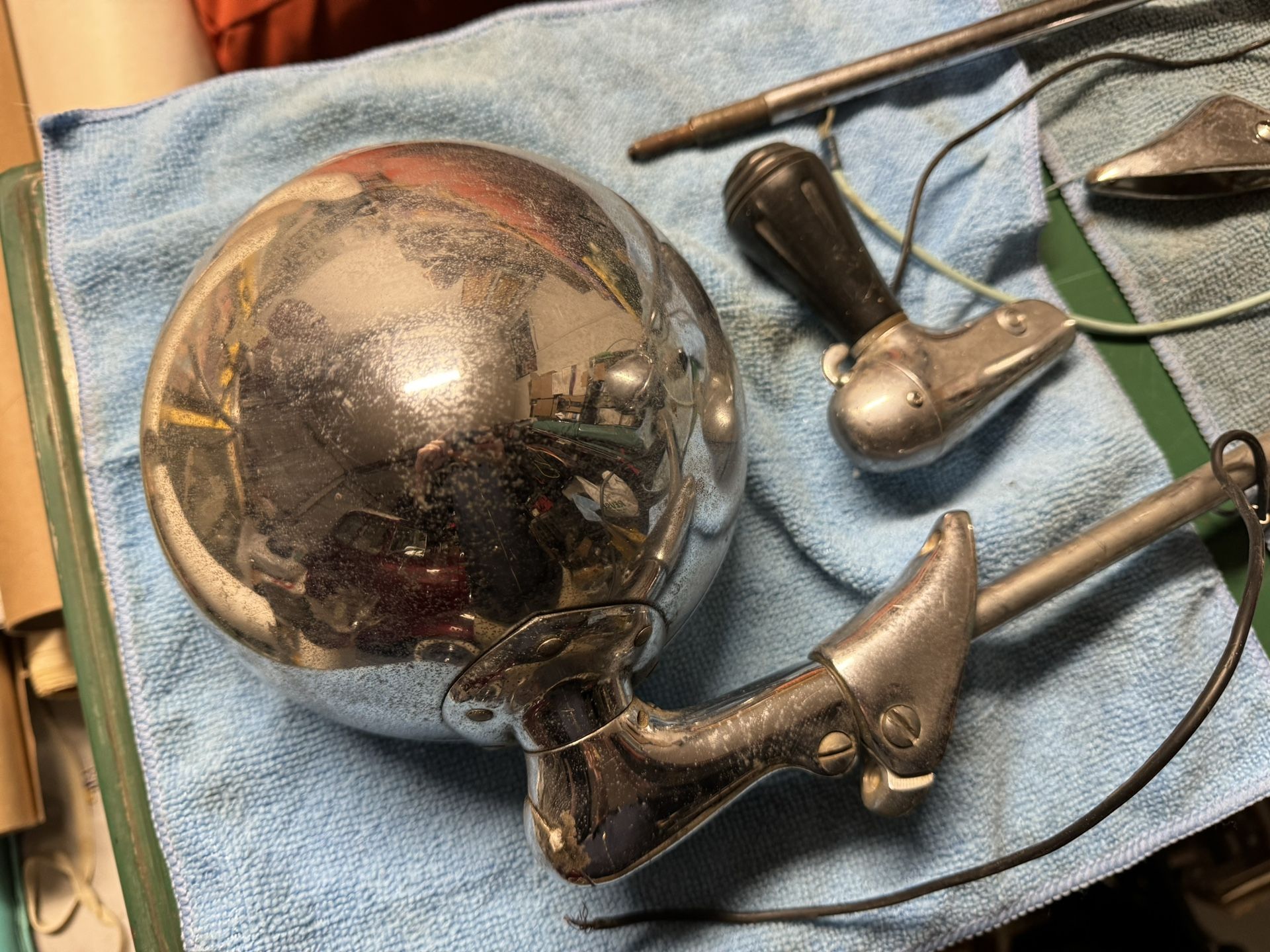 Pair of Vintage Unity Mfg Model S6 Spotlights for Sale in Highland, CA ...