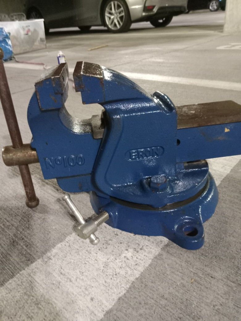 N° 100 ERON 4" VISE for Sale in Kirkland, WA - OfferUp
