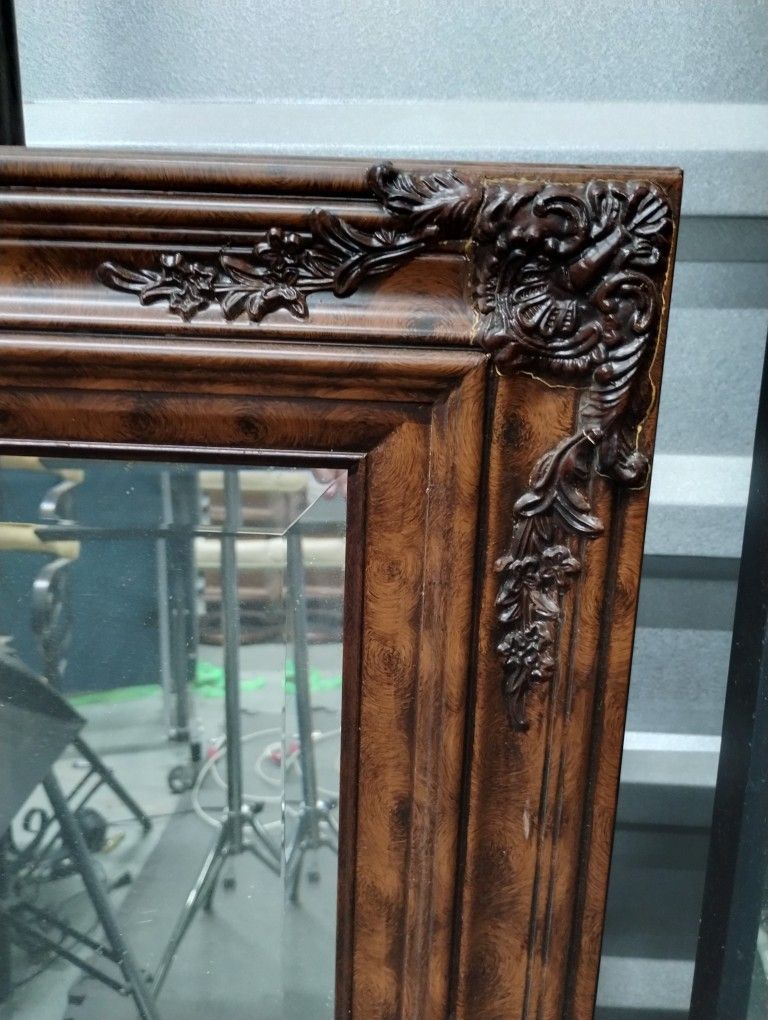 Beautiful Antique Mirror for Sale in San Antonio, TX - OfferUp