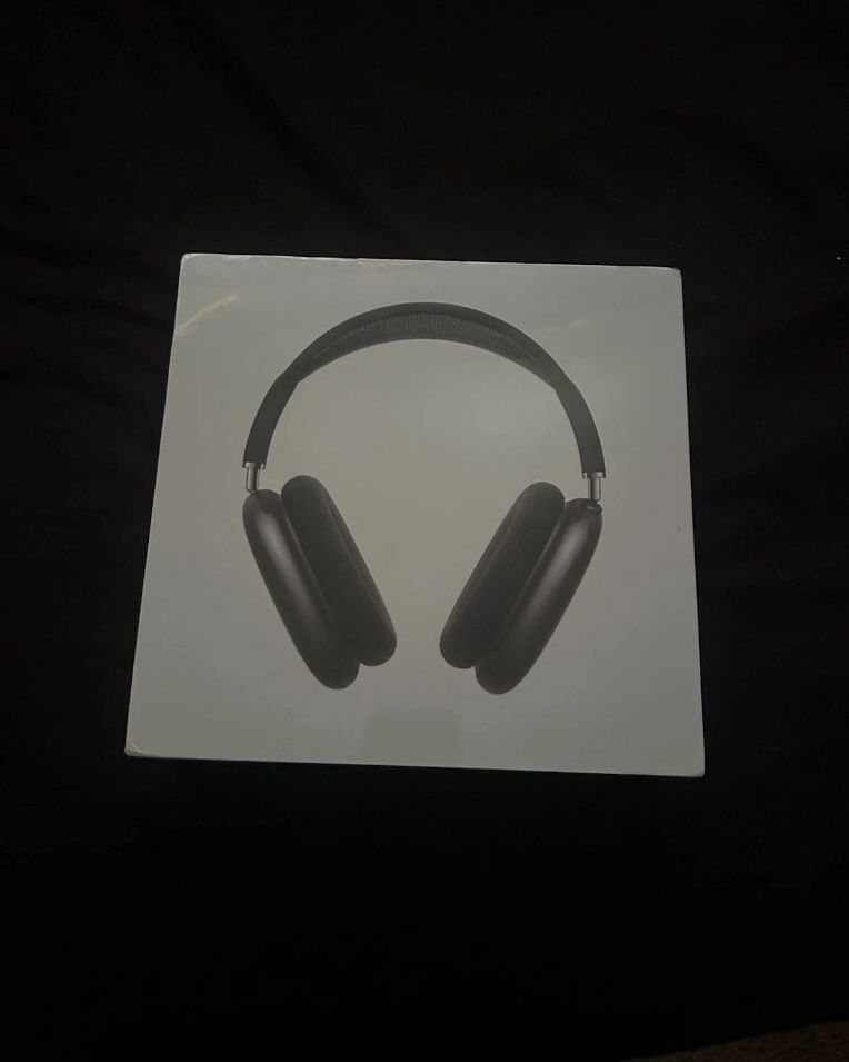 Midnight Airpod Maxes for Sale in Freeport, NY - OfferUp