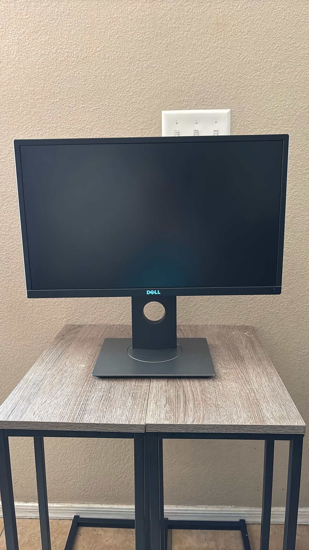 Dell 19 Inch LCD Flat Screen Rotating Monitor $20 for Sale in Goodyear ...