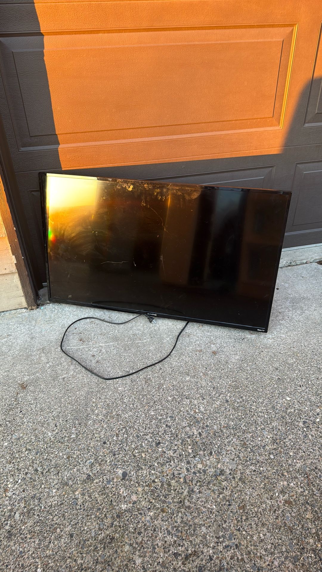 PENDING PICKUP - FREE 43” Roku Smart LED TV for Sale in Tacoma, WA ...