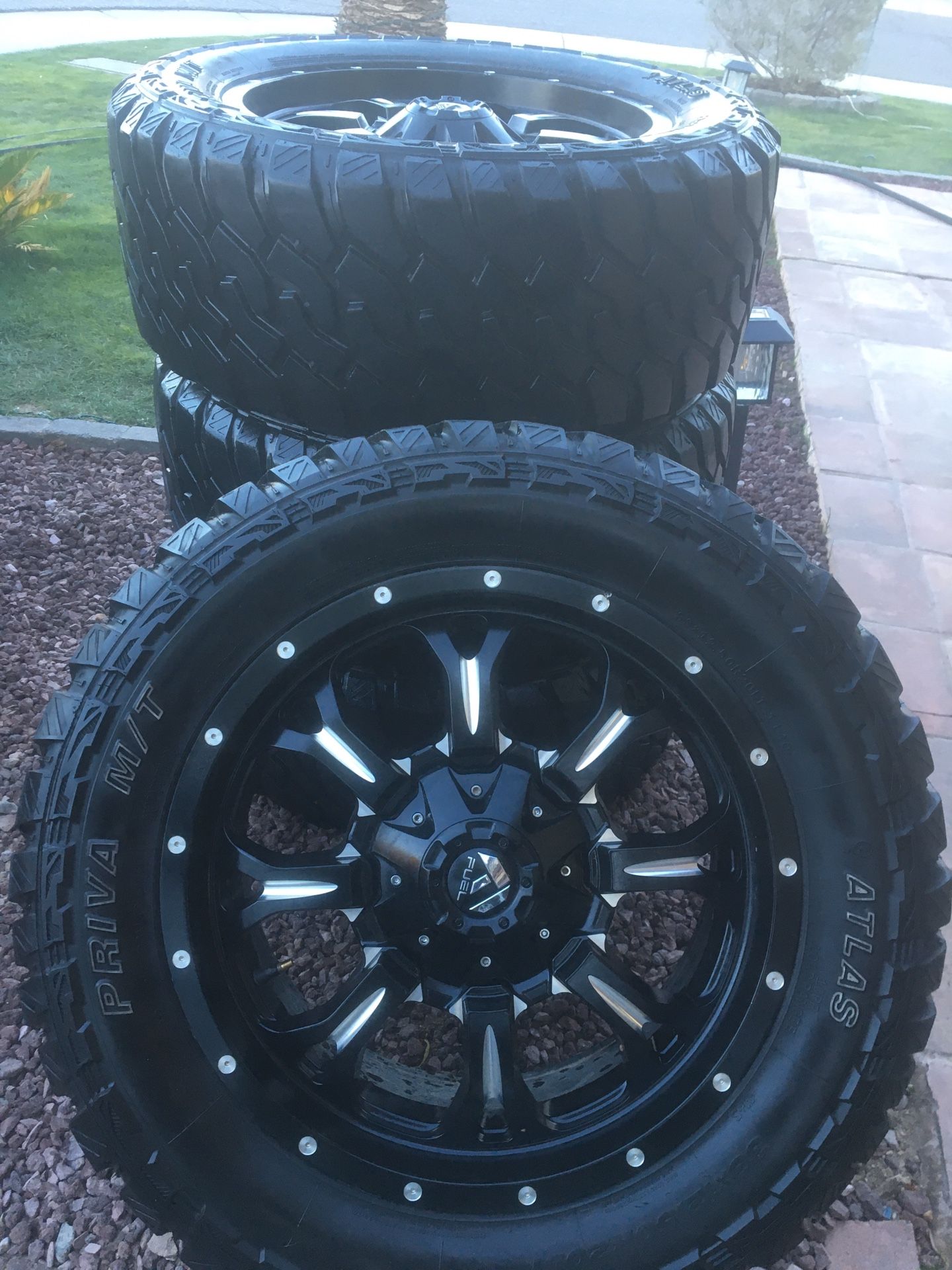 6 lug universal Fuel wheels 20 inch off road rims chevy silverado 80% M ...