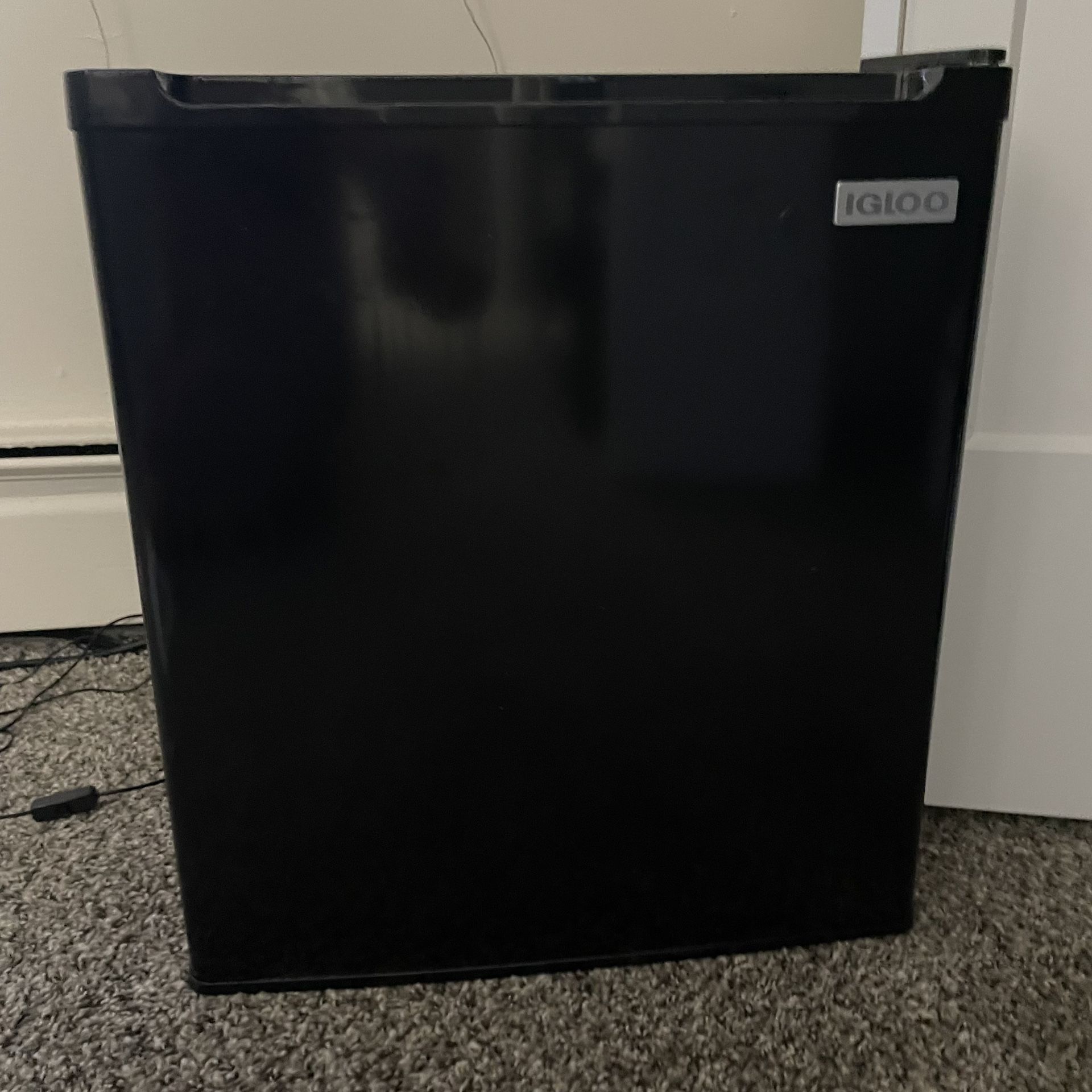 Igloo mini refrigerator for Sale in Parchment, MI - OfferUp