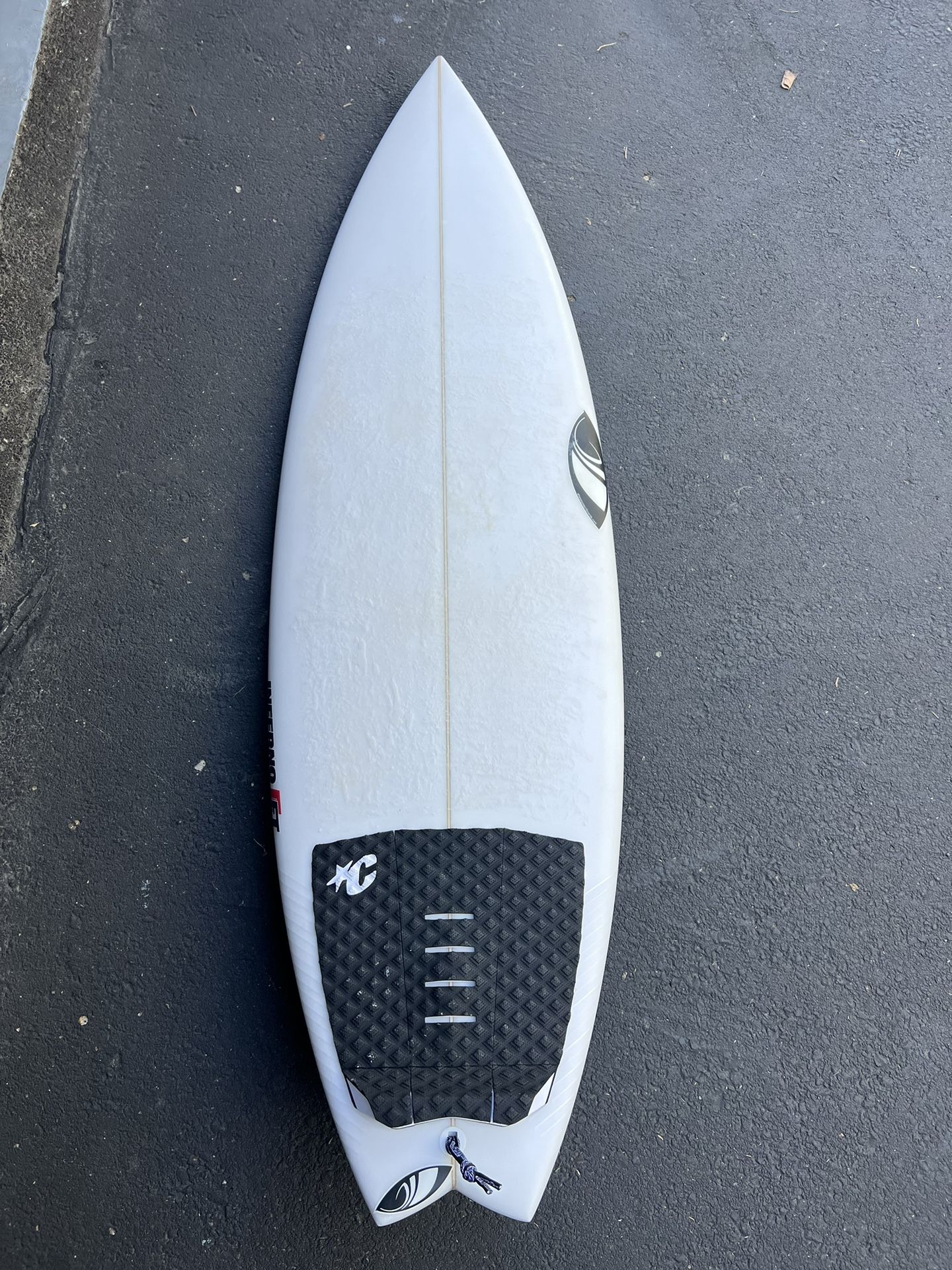 SHARPEYE SURFBOARDS INFERNO FT 5’10 29.7L for Sale in San Diego, CA ...