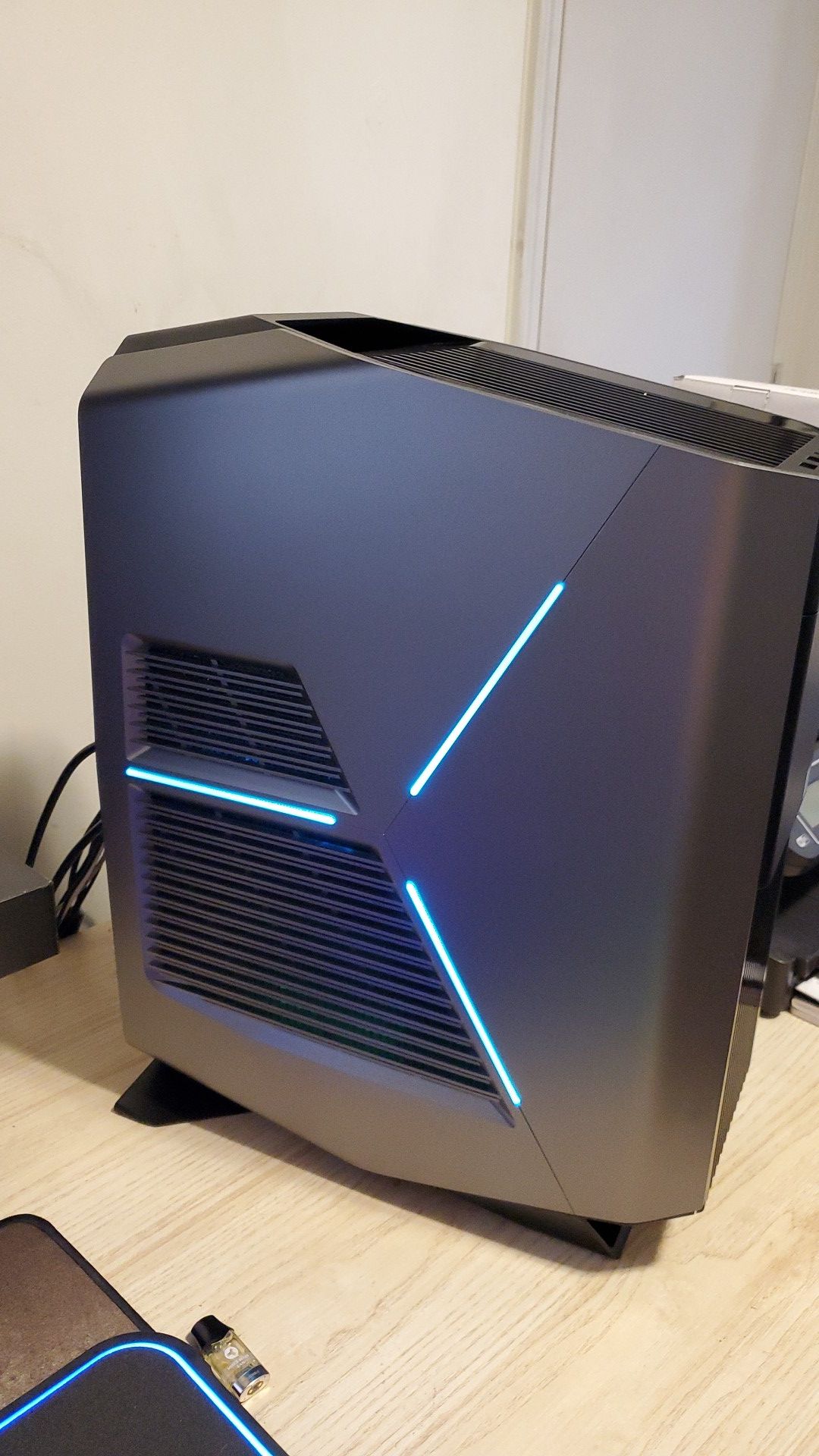 ALIENWARE R8 GAMING COMPUTER, STREAMING, i7 9700k, 32 gigs, RTX SUPER ...