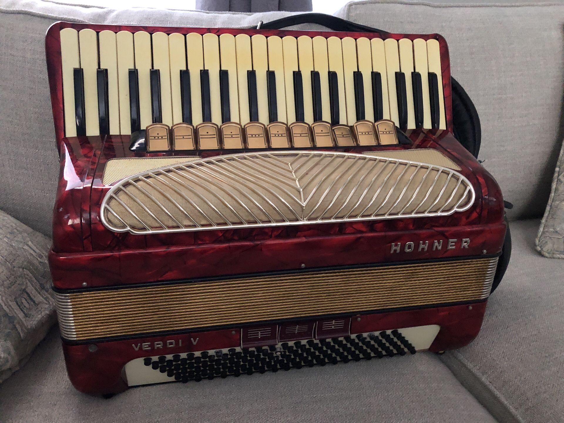 Hohner Verdi V 120 bass full size accordion 4/5 reeds for Sale in ...