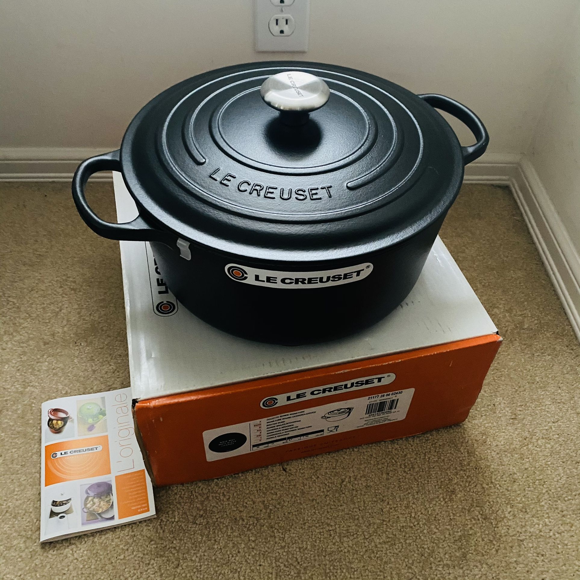 Le Creuset new #28 7.25q Matt Black for Sale in Bellevue, WA - OfferUp