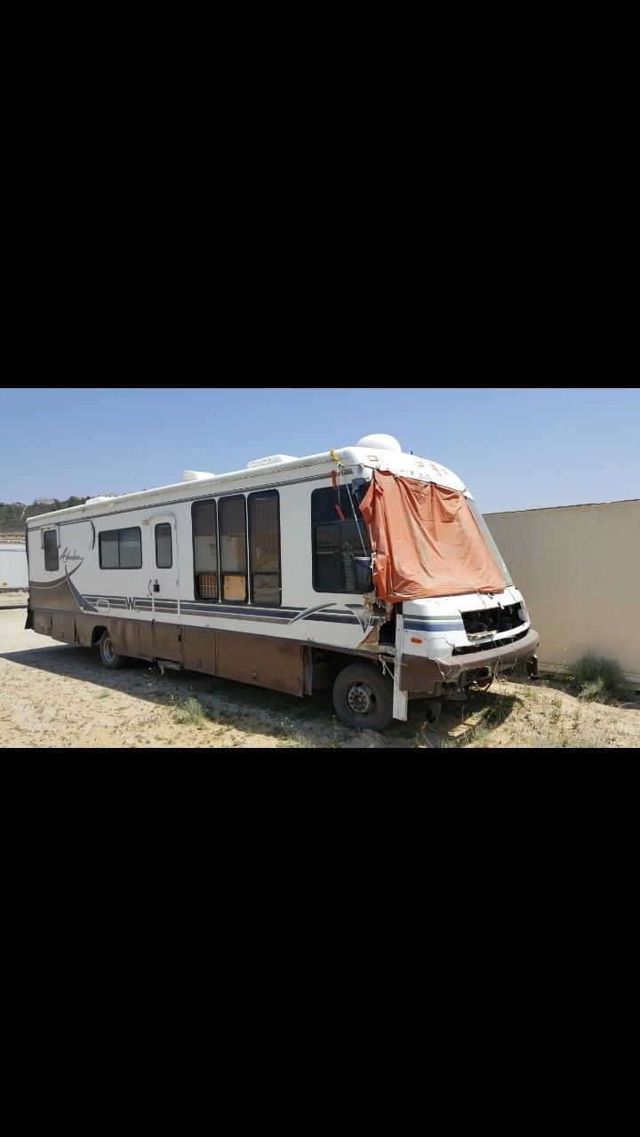 96 Adventurer Winnebago motorhome V8, Ford Gas engine 60k miles, RV ...