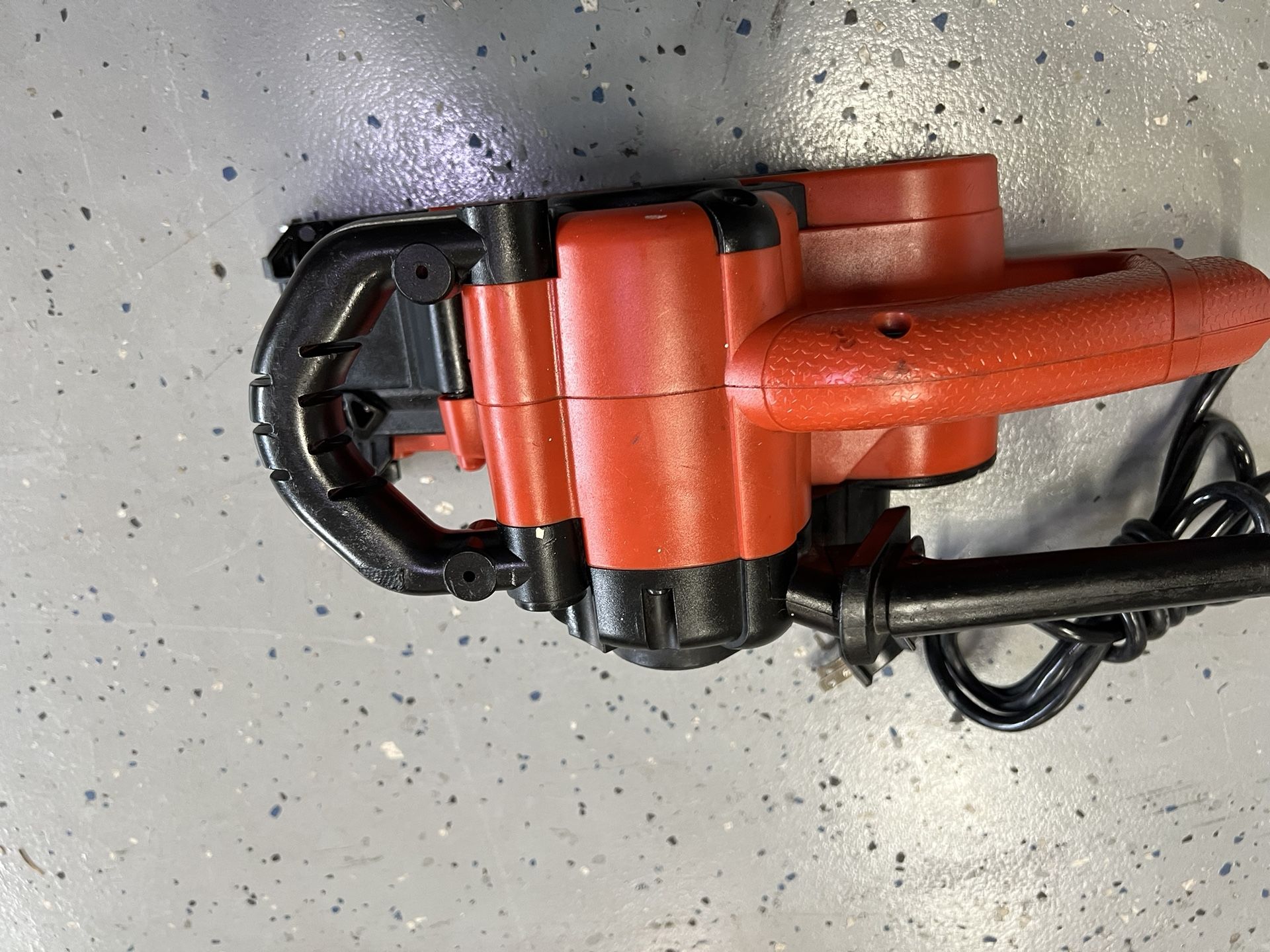 BLACK AND DECKER BELT SANDER MODEL,DS321. for Sale in Orlando, FL - OfferUp