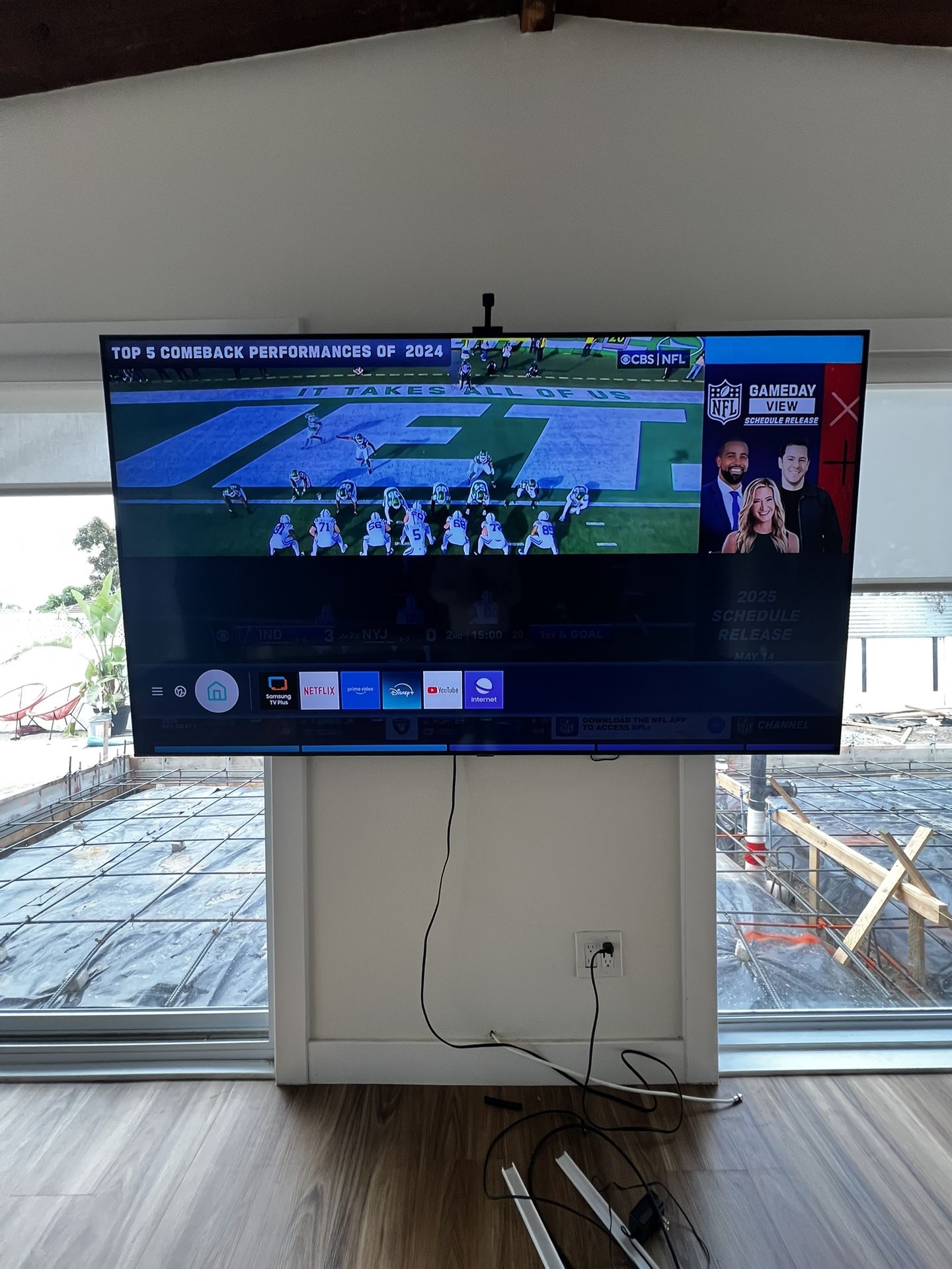 Samsung 82 inch smart TV With Remote And Govee TV LED for Sale in ...