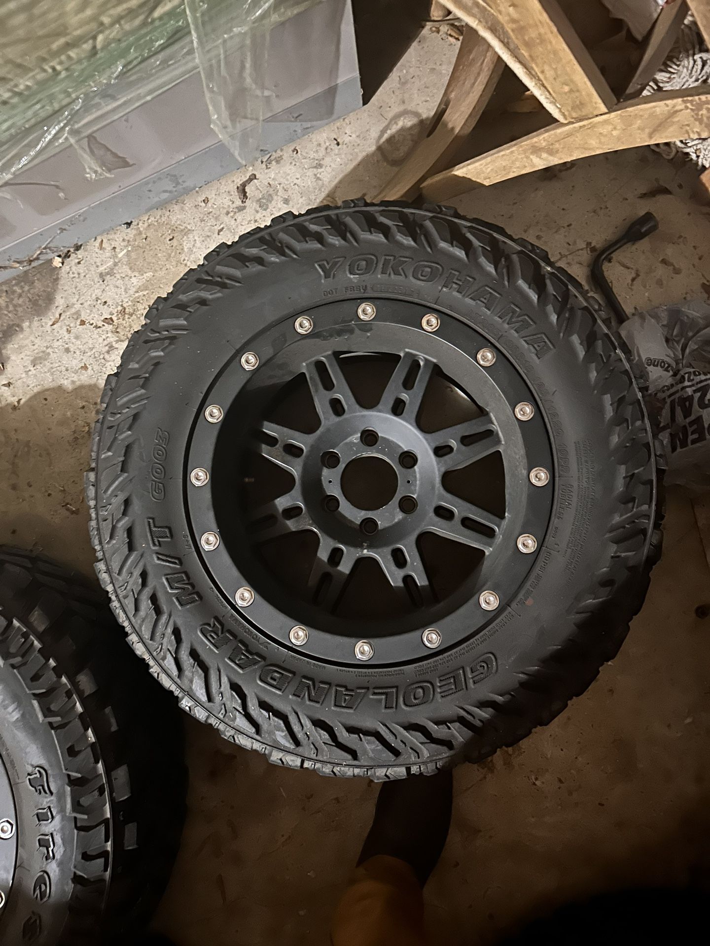 285/65/r18 6 lug tires and rims $800 Obo for Sale in Monroe, GA - OfferUp