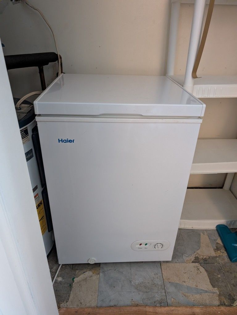 Small Upright Deep freezer for Sale in Hampton, VA - OfferUp