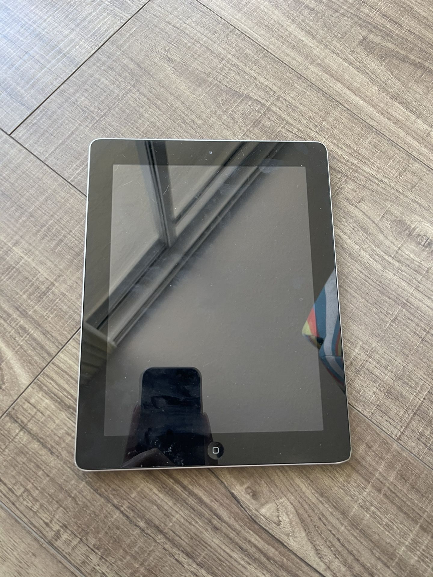 Apple IPad 3rd Generation 16 GB Bundle for Sale in Miami, FL - OfferUp