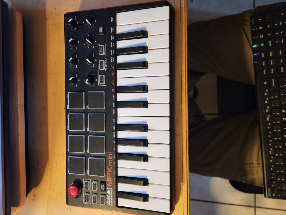 Akai MPK Mini Midi keyboard for Sale in Paramount, CA - OfferUp
