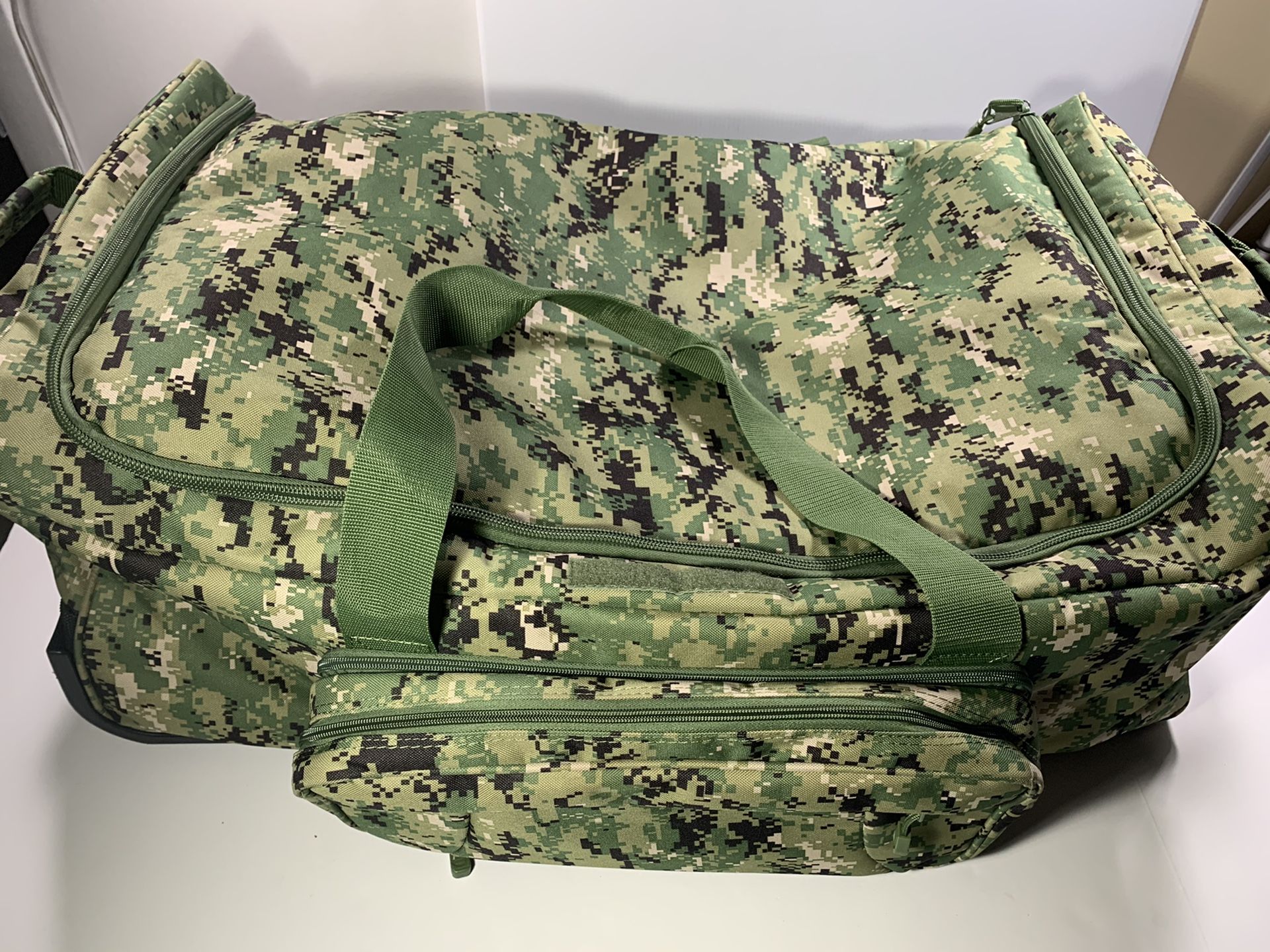 US Navy Large Duffle Bag Green Digital Camo Duffel AOR2 for Sale in ...