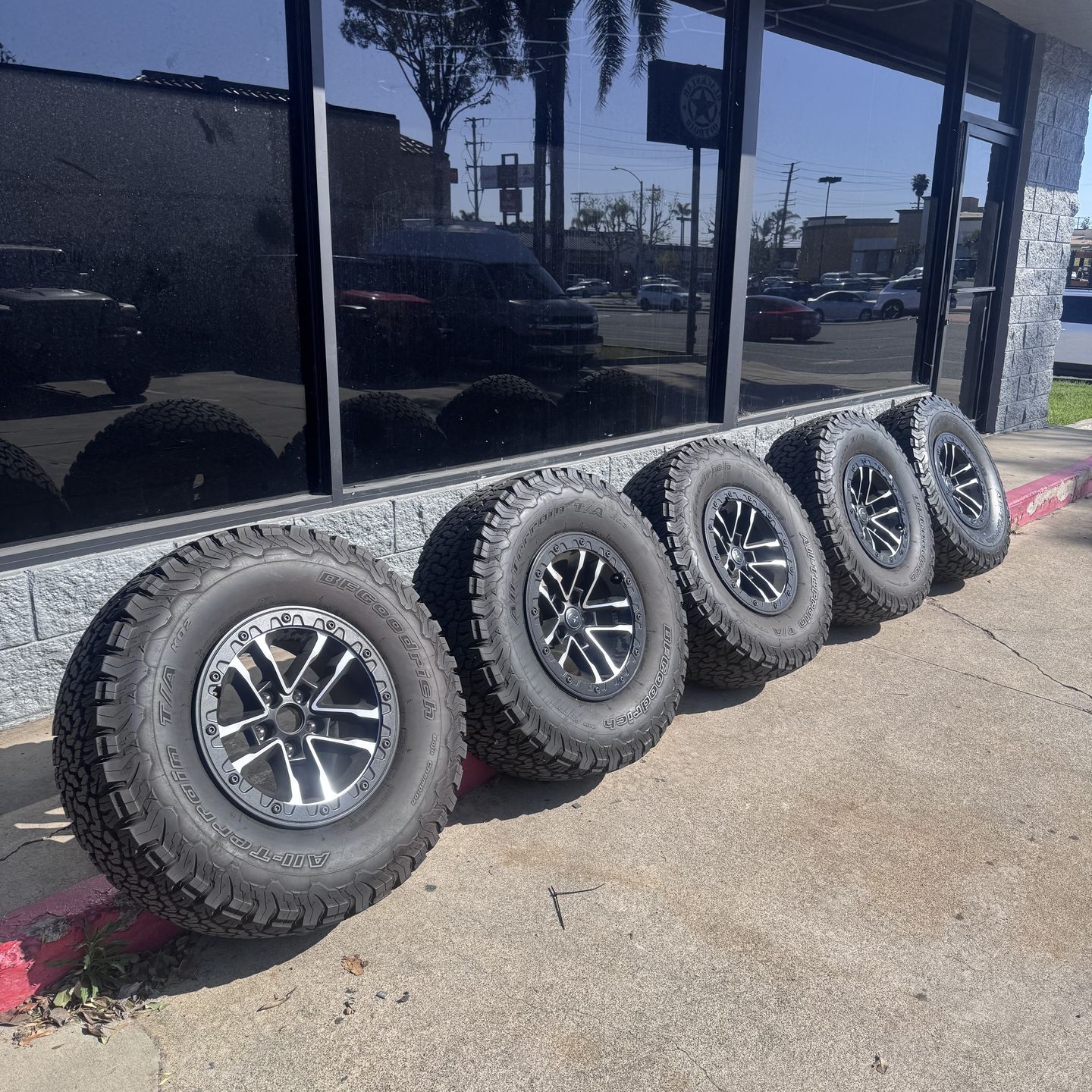 *LIKE NEW* OEM Beadlock Jeep Wrangler 392 Mopar BFG 35 inch Tires JK ...