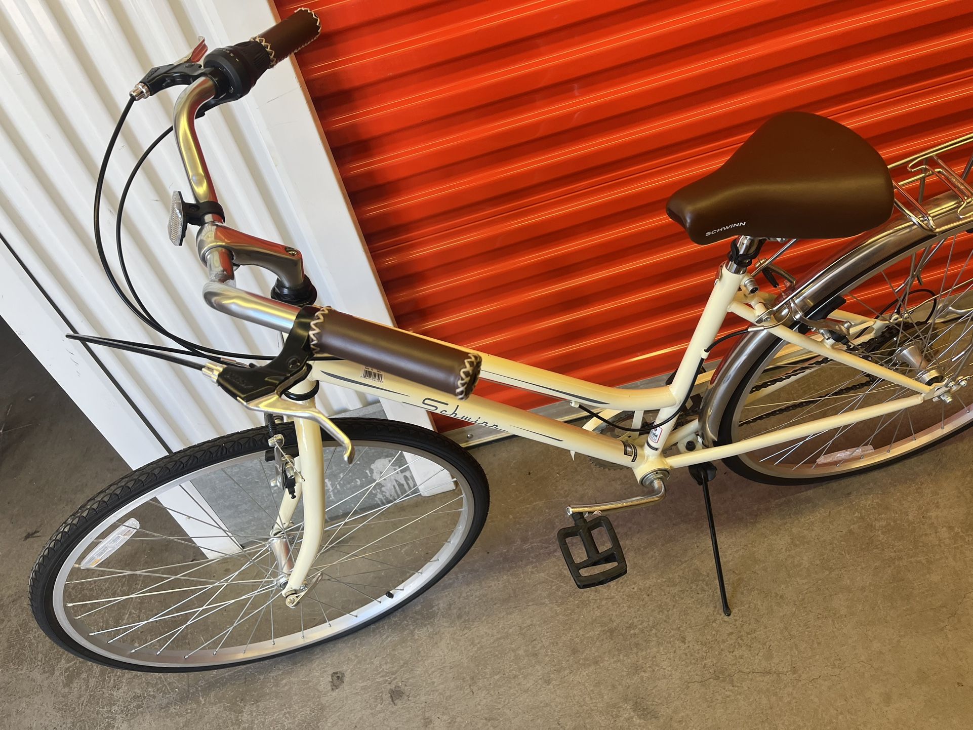 Schwinn Gateway 700c/28” Hybrid Bike - Cream for Sale in Tucson, AZ ...