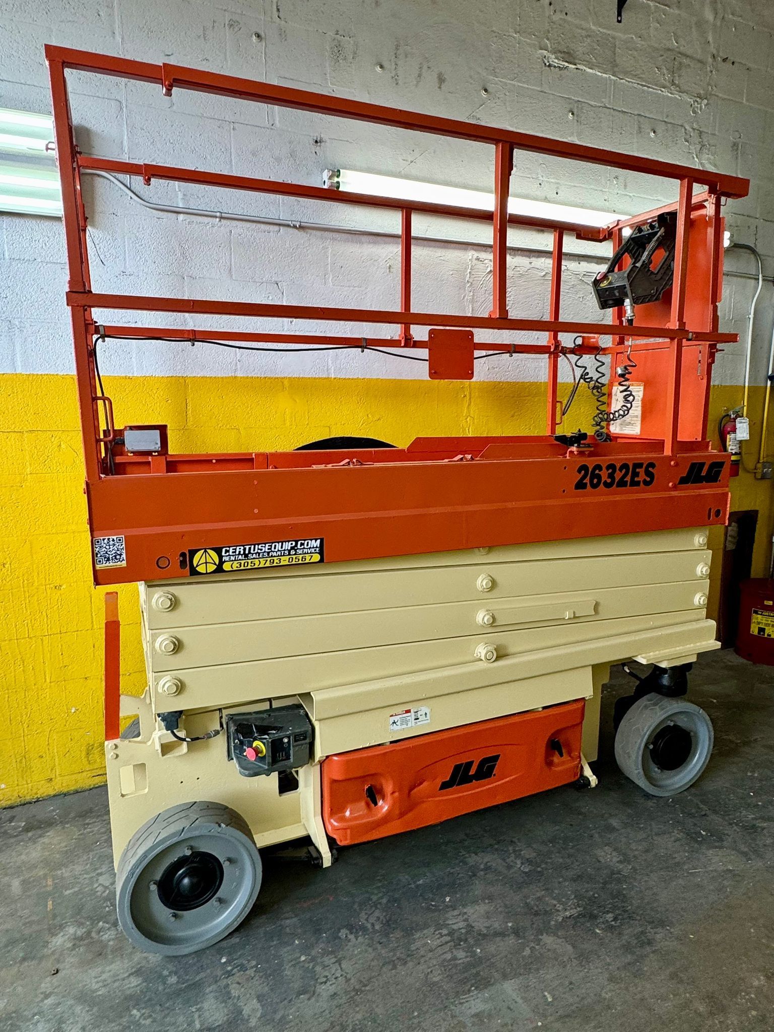 2017 JLG ELECTRIC SCISSOR LIFT for Sale in Miami, FL - OfferUp