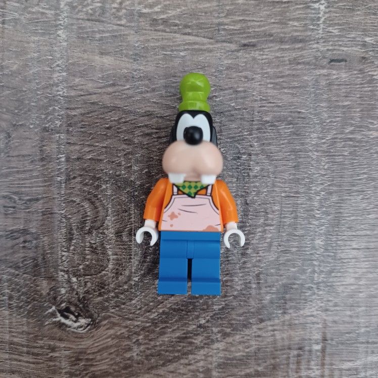 Lego Disney Goofy Bandana & White Apron Minifigure for Sale in Union ...
