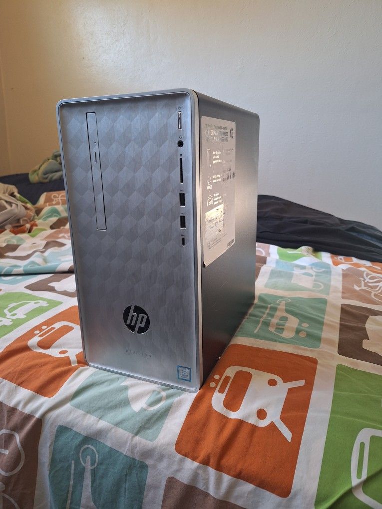 HP Pavilion Desktop PC 590-p0016 for Sale in Virginia Beach, VA - OfferUp