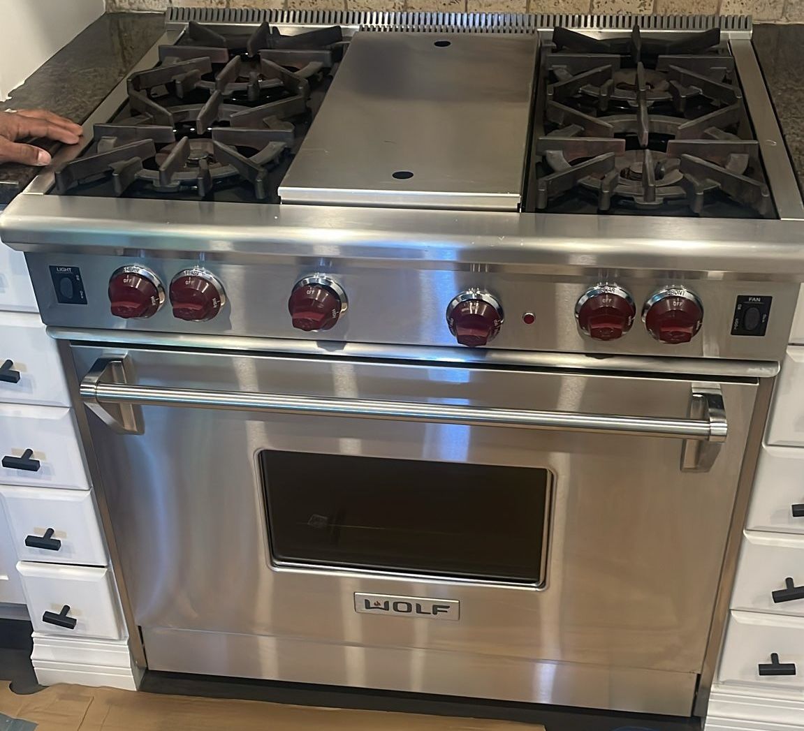 Wolf 36” Gas Range With 4 Burners And Grill for Sale in Little Falls ...