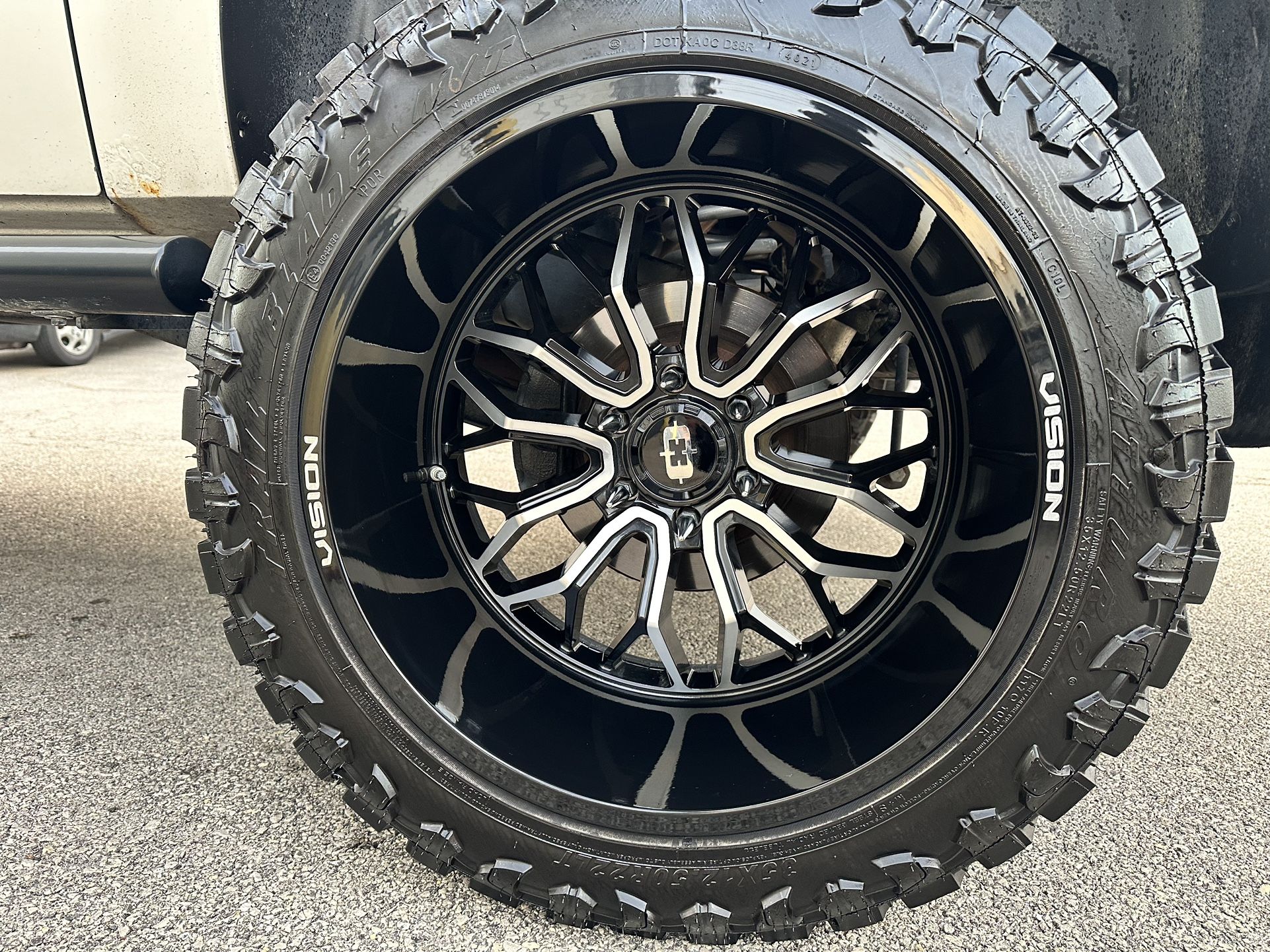 22x12 VISION WHEELS/ 35” ATTURO TIRES for Sale in New Lenox, IL - OfferUp