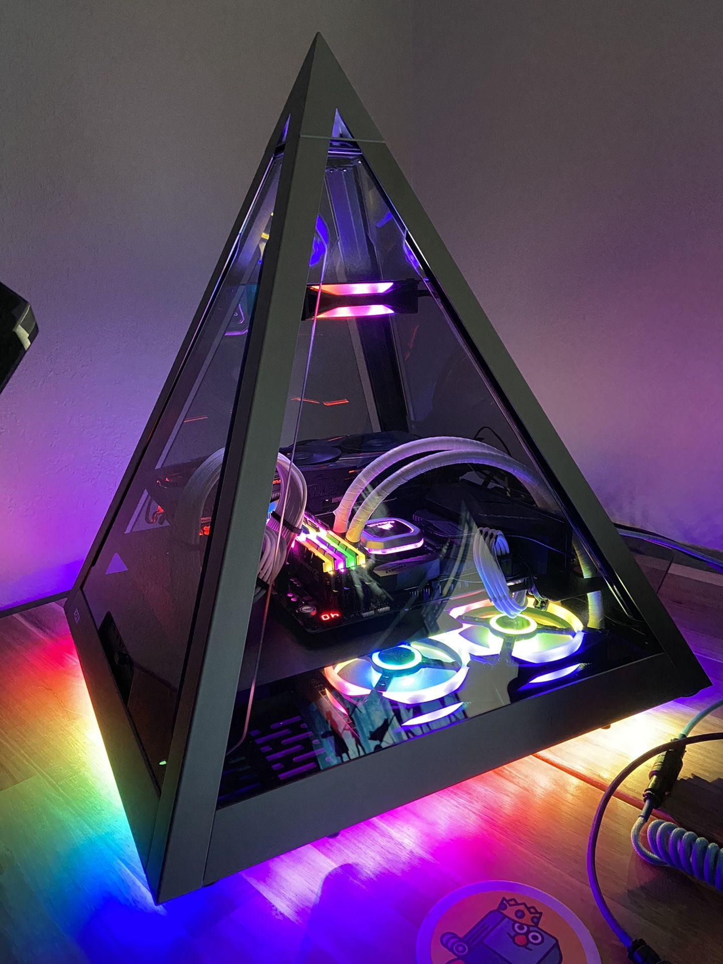 Azza pyramid 804 case only with rgb fan for Sale in Chandler, AZ - OfferUp