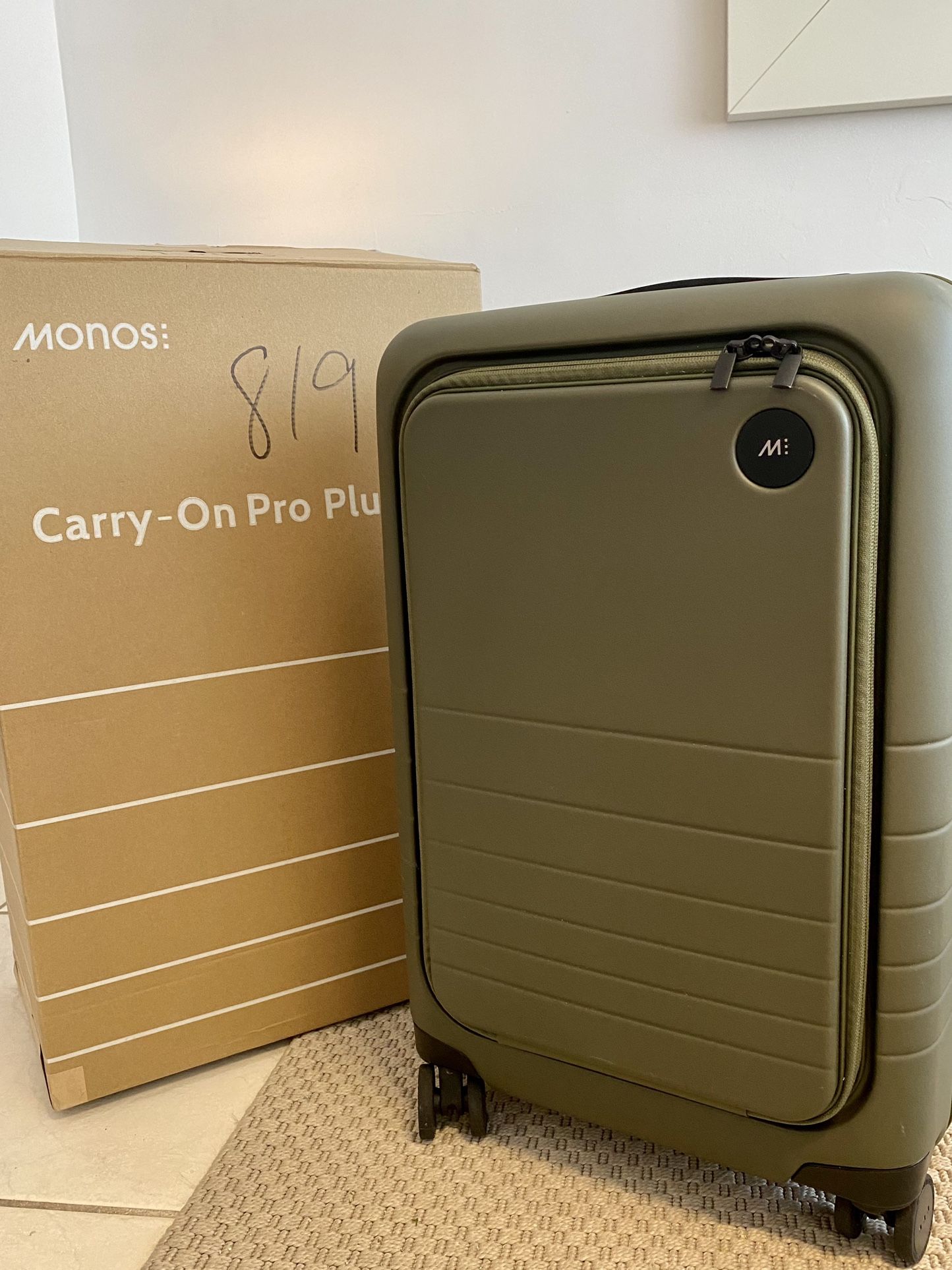 Monos Pro Plus Carry On Luggage for Sale in Miami, FL - OfferUp