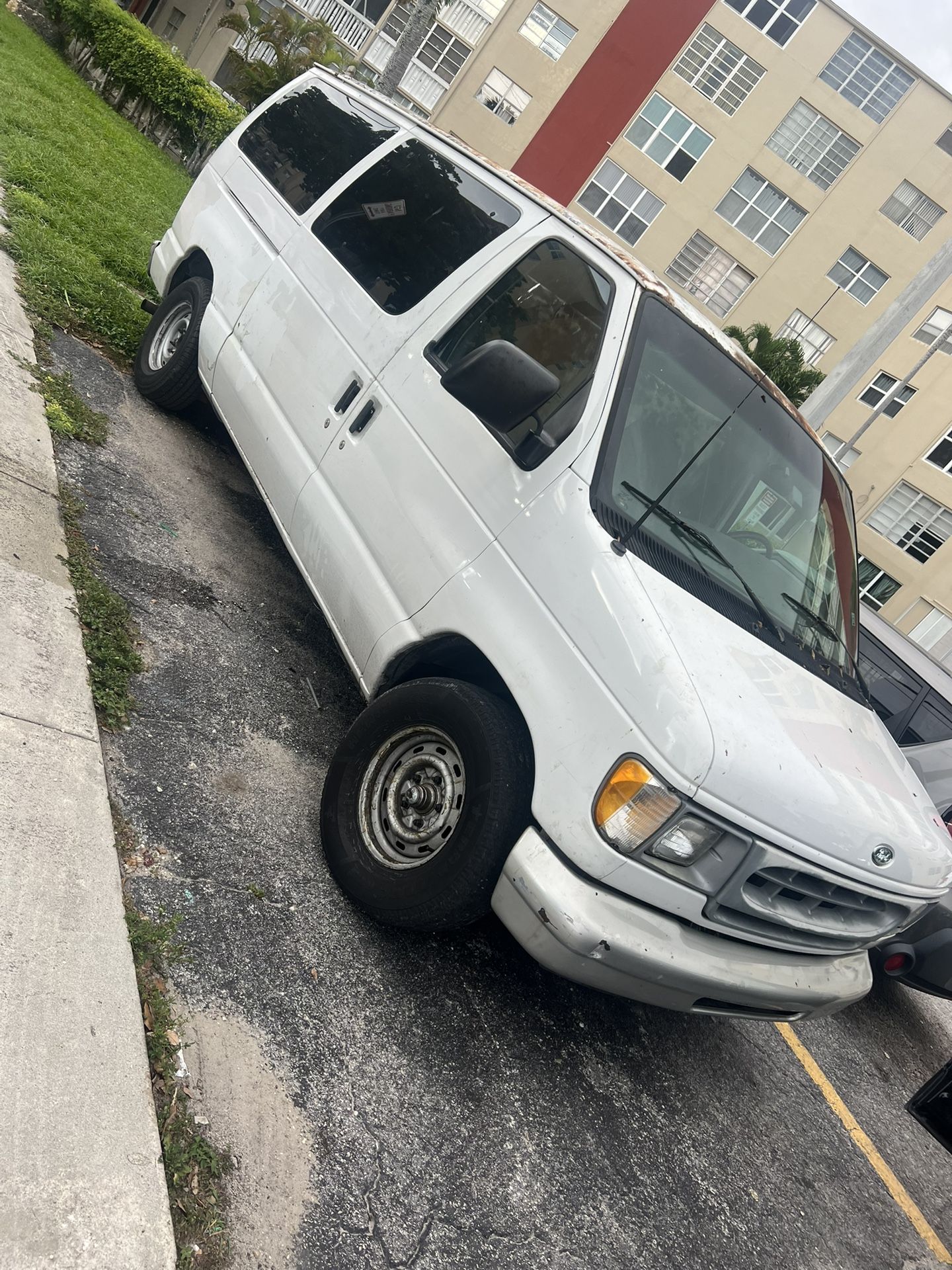 2000 Ford E-150 for Sale in Miami, FL - OfferUp