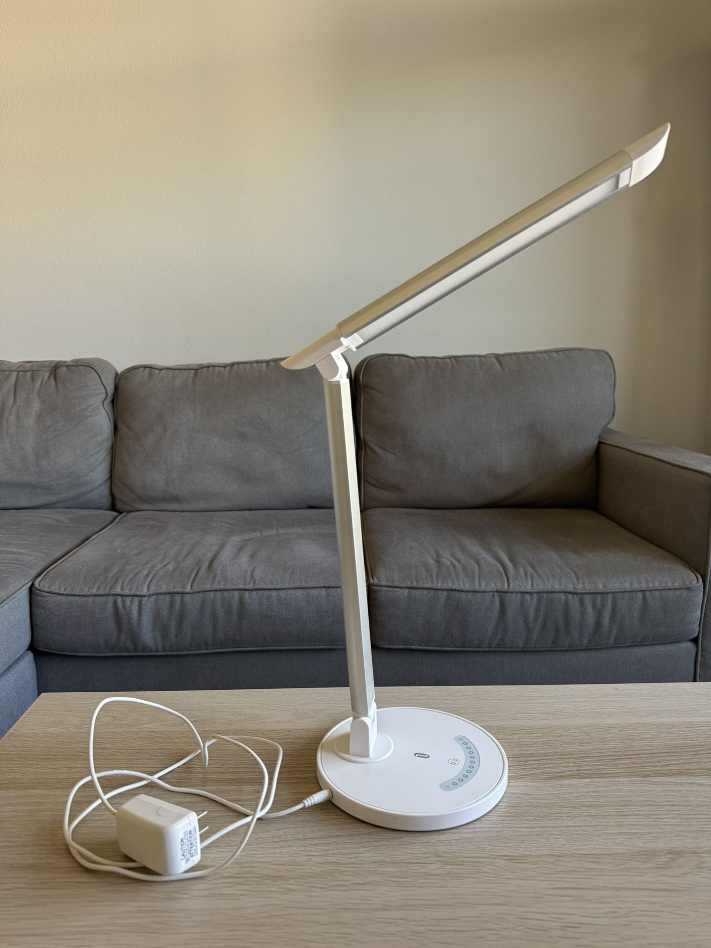 Taotronics LED Desk Lamp - Dimmable, Eye-protection, USB Charging for ...