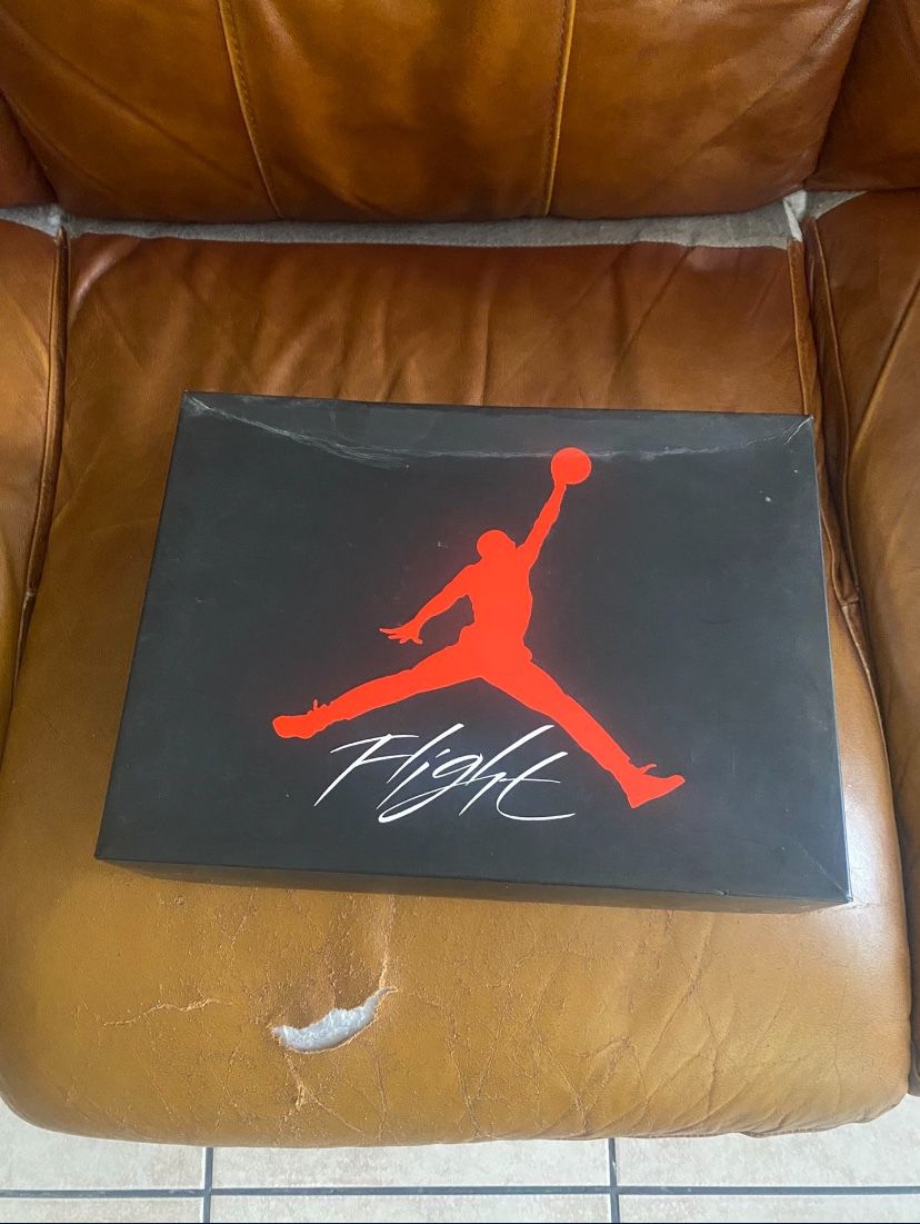 Jordan 4s Red Thunders for Sale in Los Angeles, CA - OfferUp