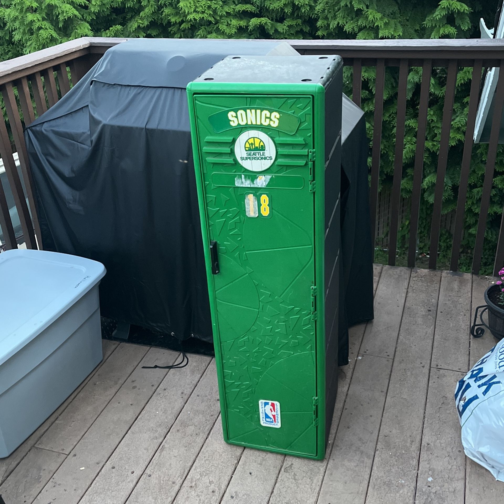 Seattle Super Sonic’s Locker for Sale in Everett, WA - OfferUp