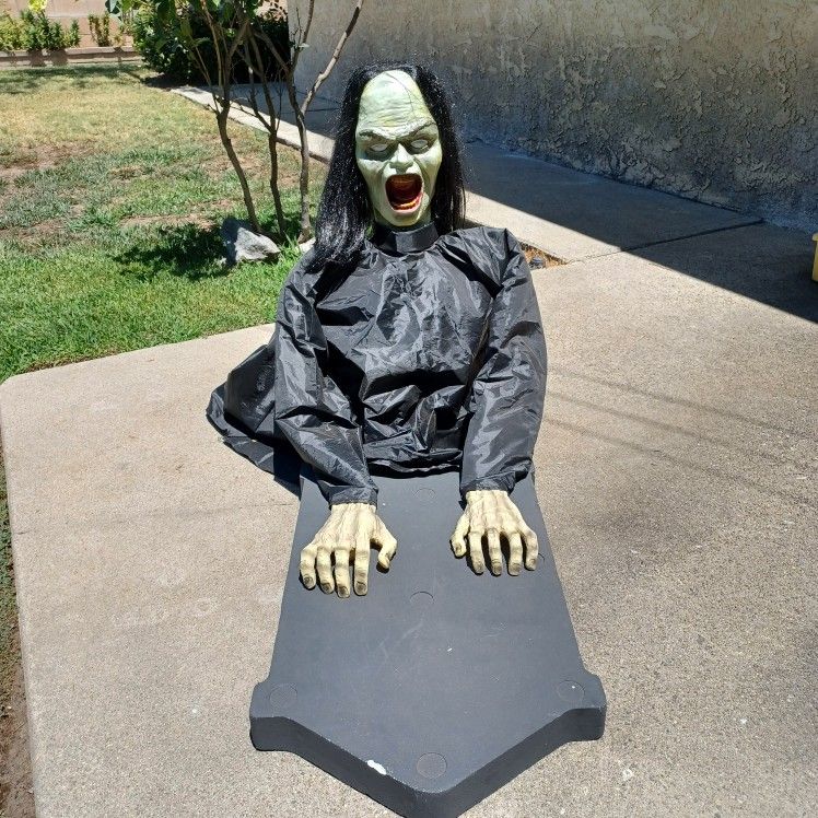 Pop Up Tombstone Zombie Lady Halloween Animatronic Prop Decoration for ...