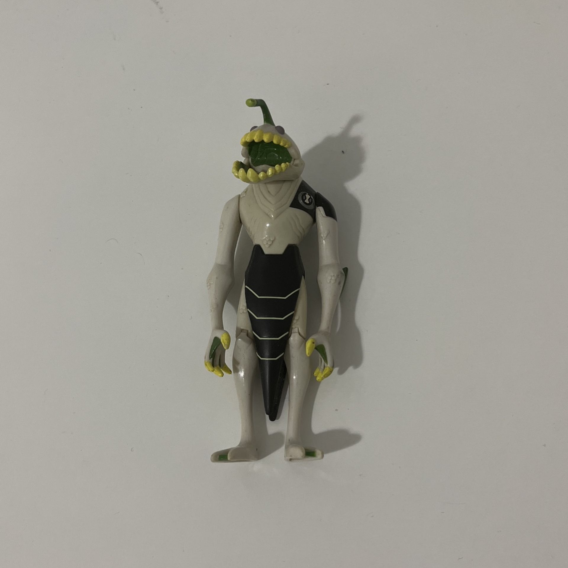 Ben 10 Ultimate Alien Ripjaws Toy